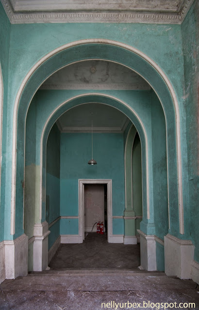 Nelly's Urbex: Crookham Manor