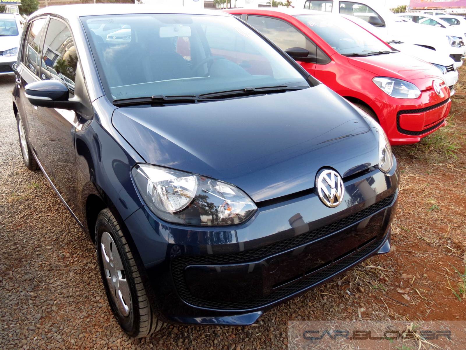 Volkswagen up! move Azul Night: fotos e especificações