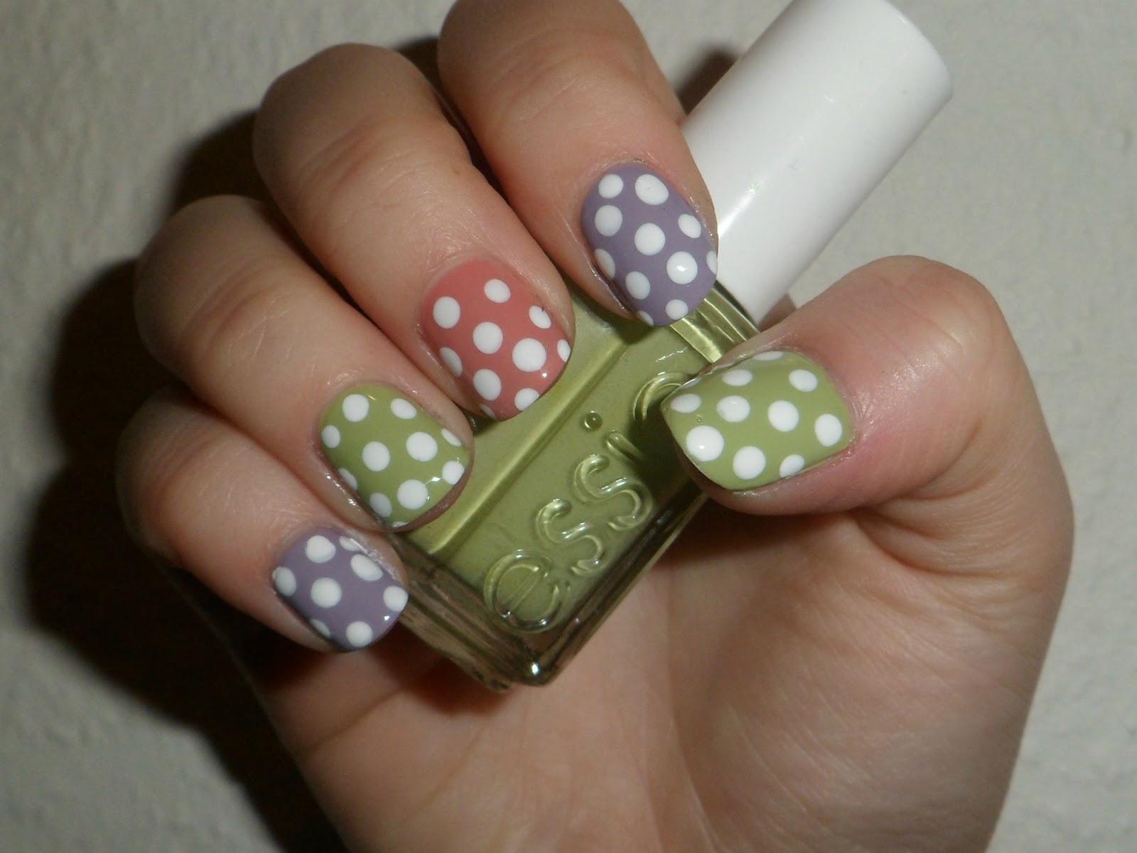 negleprinssesen: Pastel and dots: Essie design