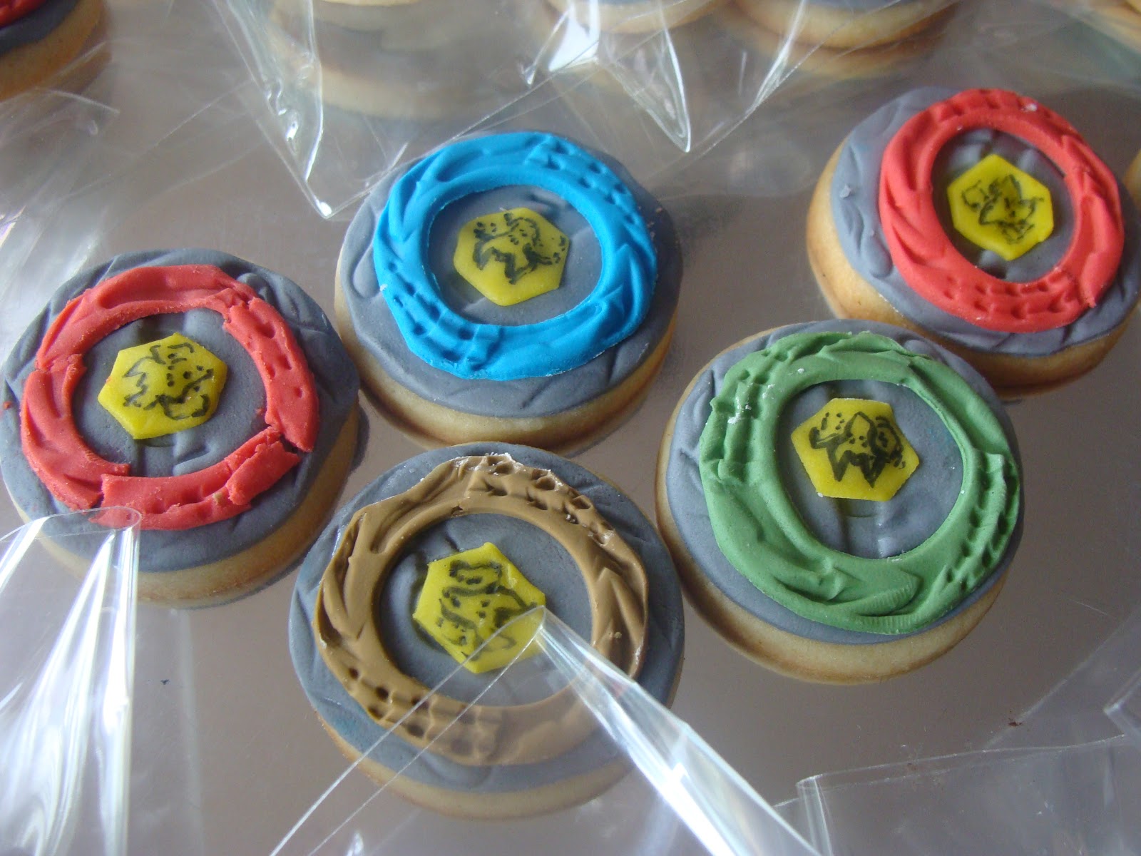 Aromas de vainilla y canela: Tarta y galletas Beyblade