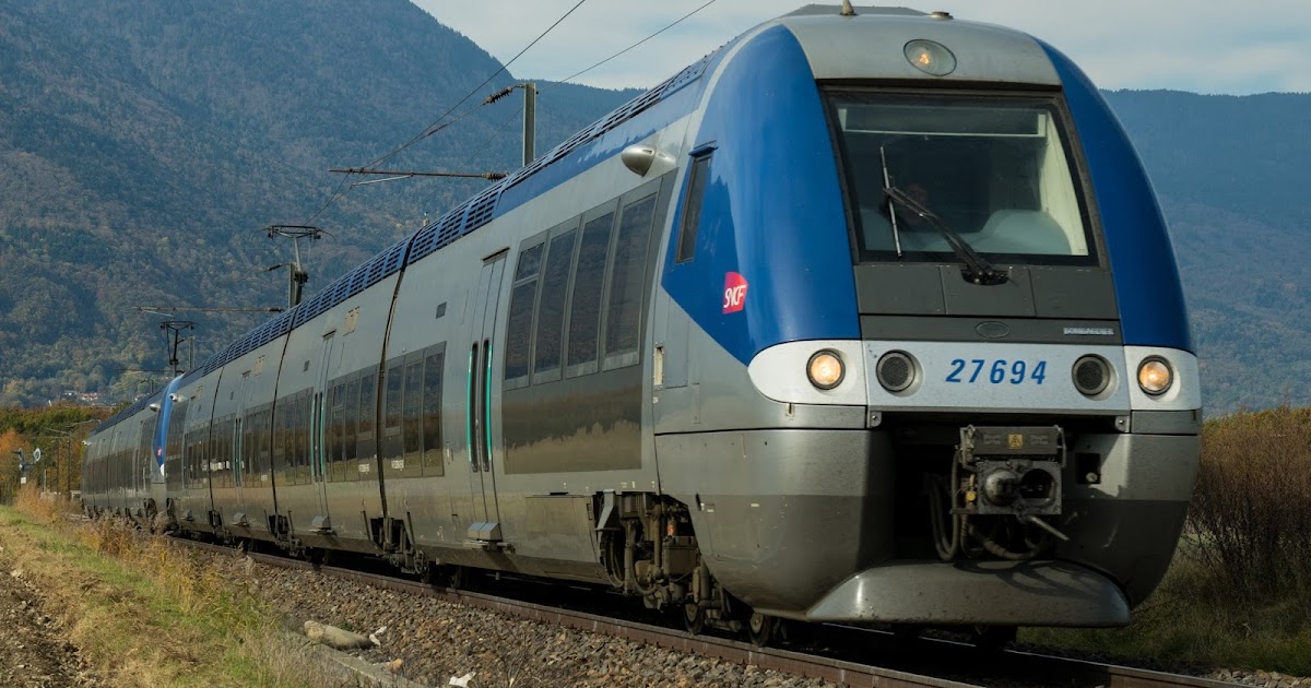 ÖFFENTLICHER VERKEHR: SNCF TER AGC 27694 > vers Valleiry