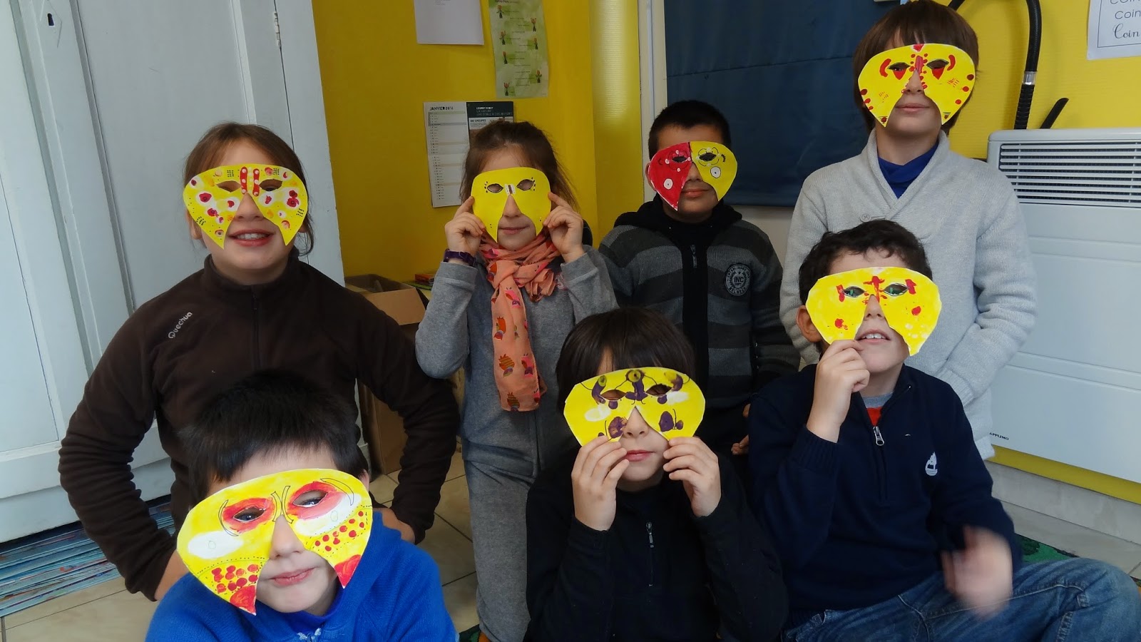 La vie remplie d'une petite école...: Les masques de Papou