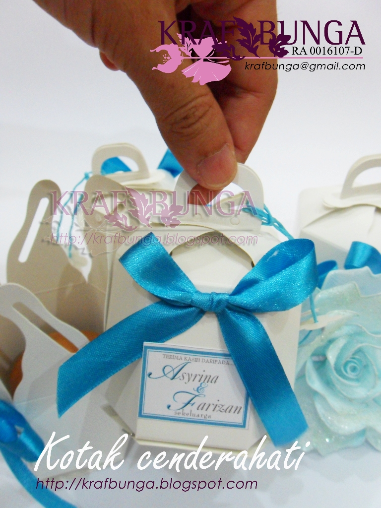 krafbunga: kotak cenderahati with turquoise ribbon