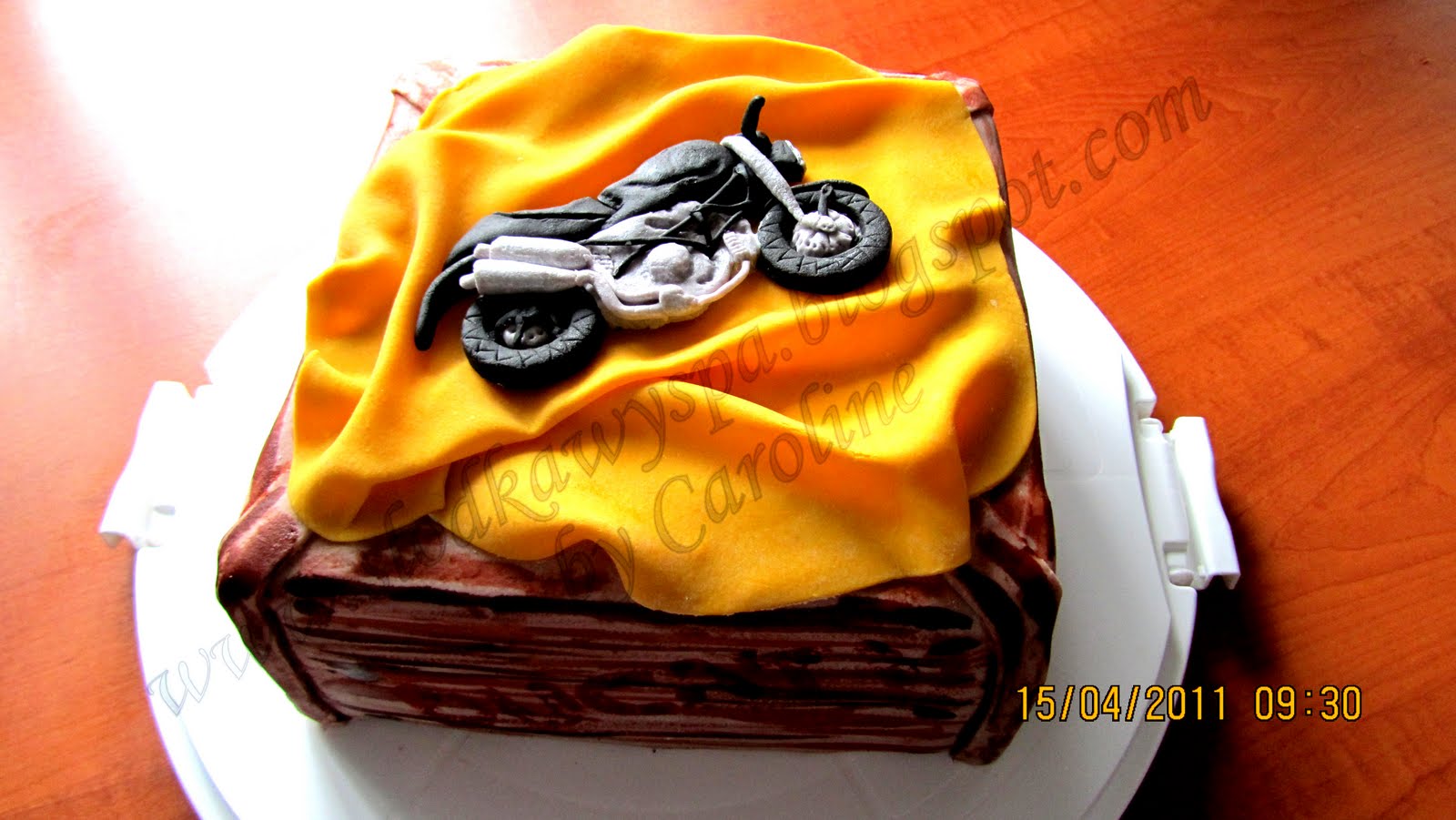 Skrzynia z Motorem | Słodka Wyspa