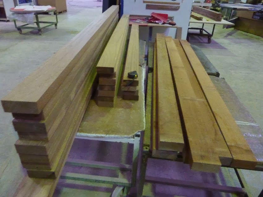 CARPINTERIA, MUEBLES A MEDIDA: Persianas correderas en madera de Iroco.