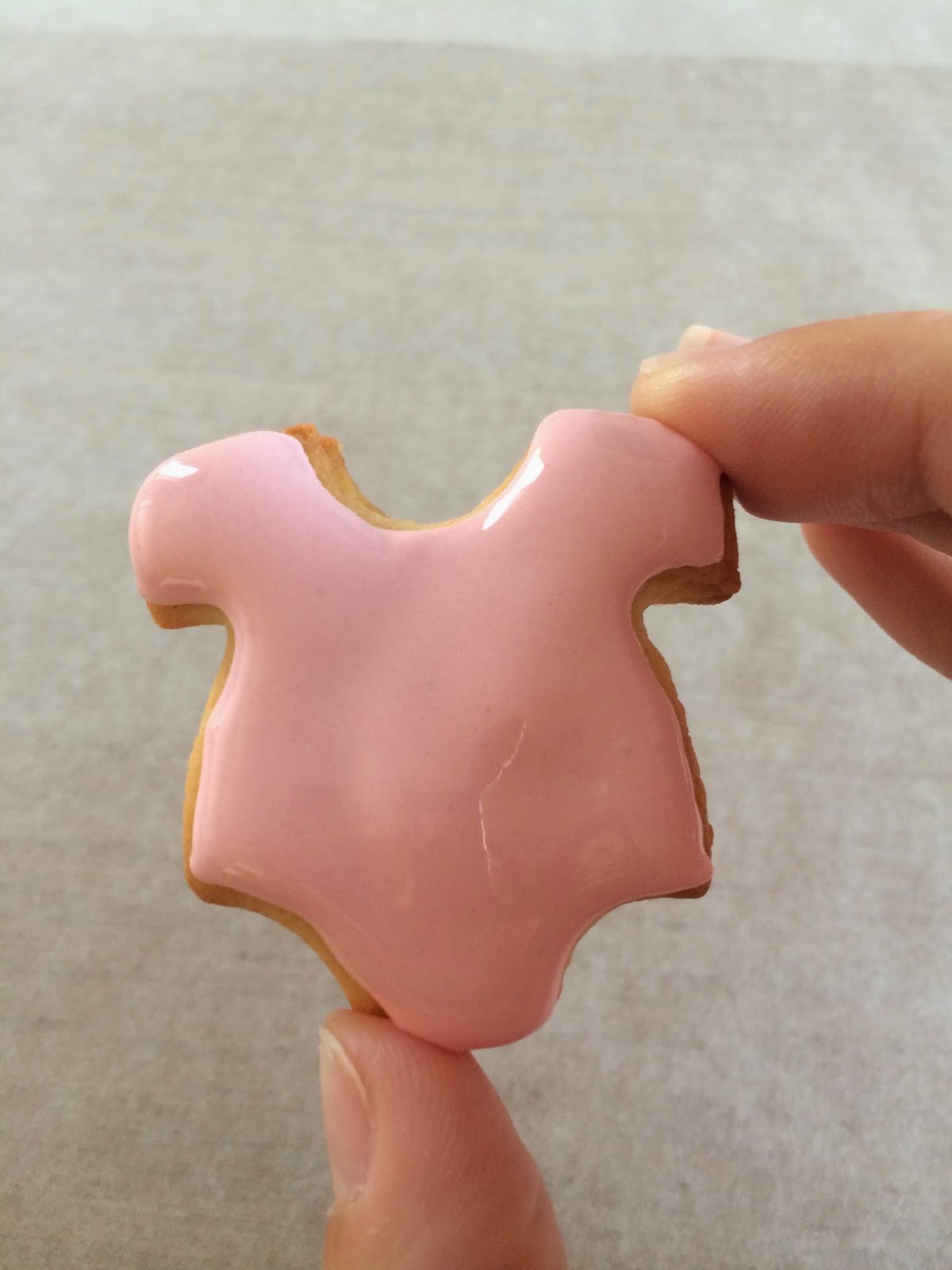 Fabtastic Cakes: Tutoriel biscuits body de bébé et biberons
