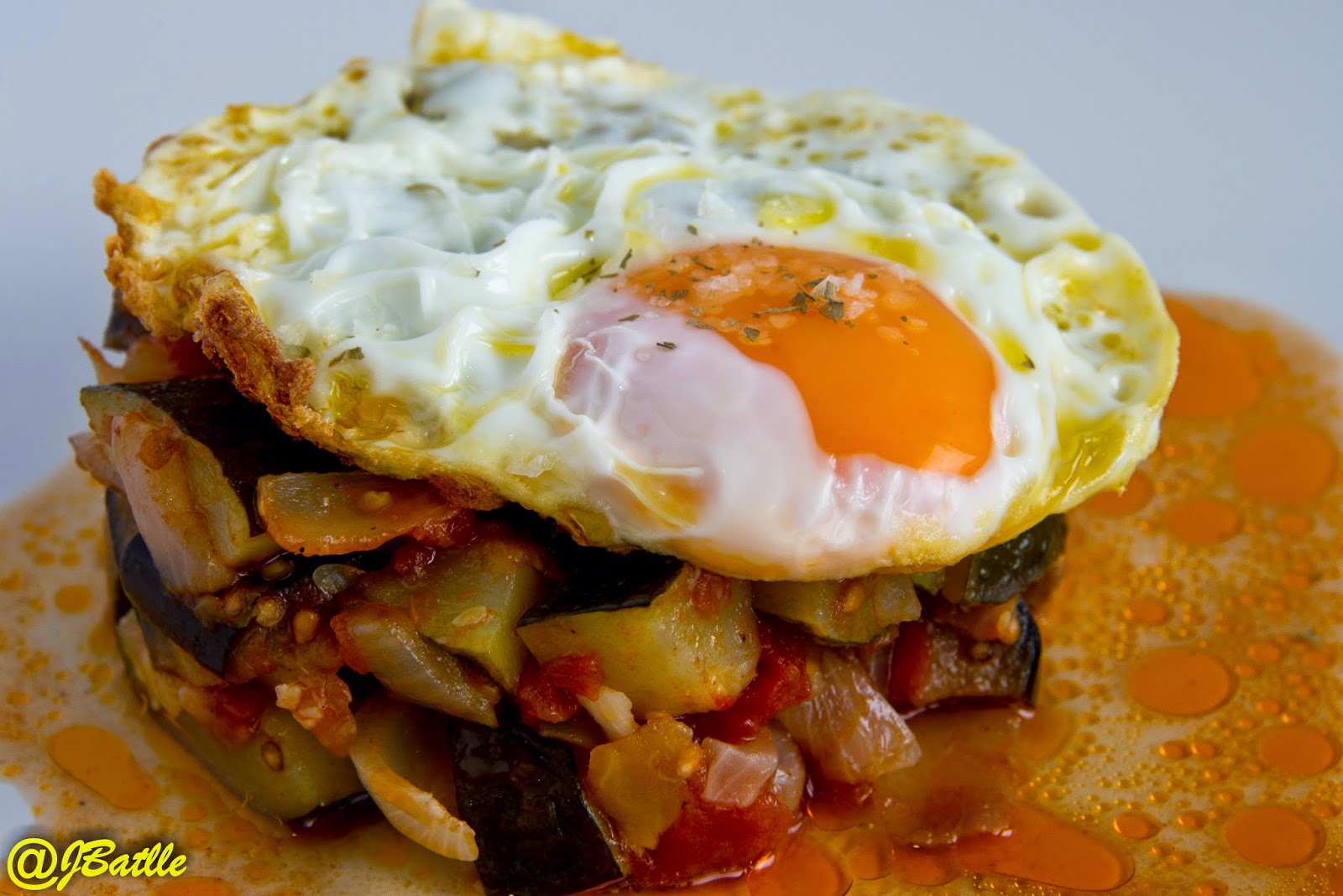 Al pot petit: Timbal de samfaina i ou. La conservació dels ous