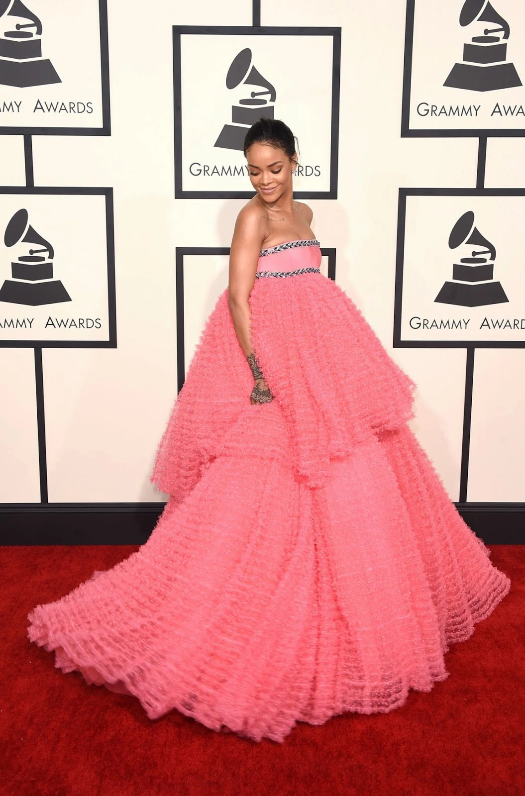 Rihanna stuns in a voluminous pink Giambattista Valli Couture gown at ...