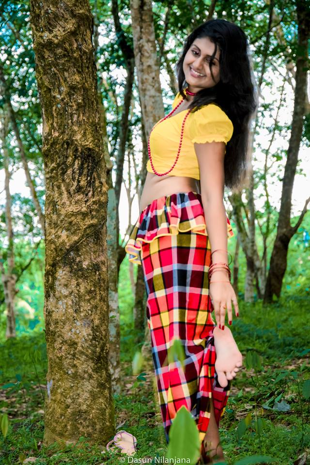 Redda-Hatte Photoshoot - Latest Sri Lankan Models Portal - Sixteen Plus