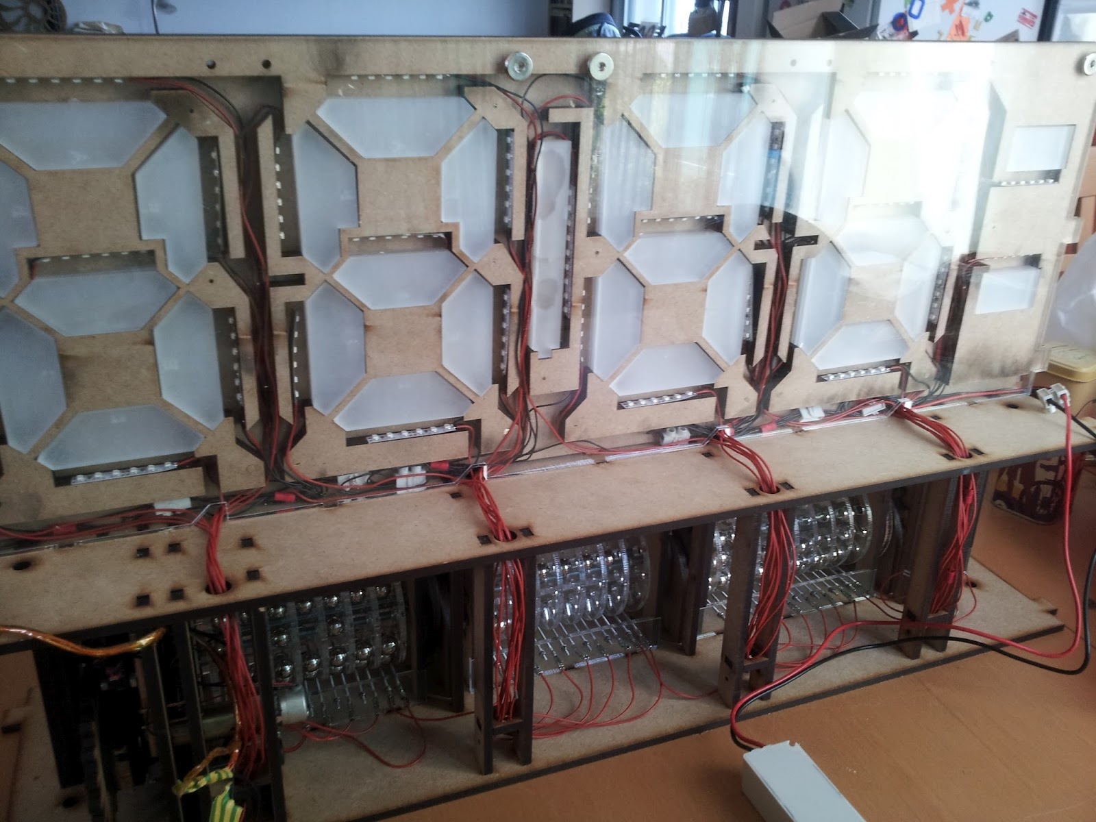 עיצוב מחשבות: Analog Clock in a Digital World