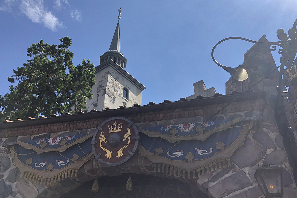 {review} Princess Storybook Dining at Akershus Royal Banquet Hall ...