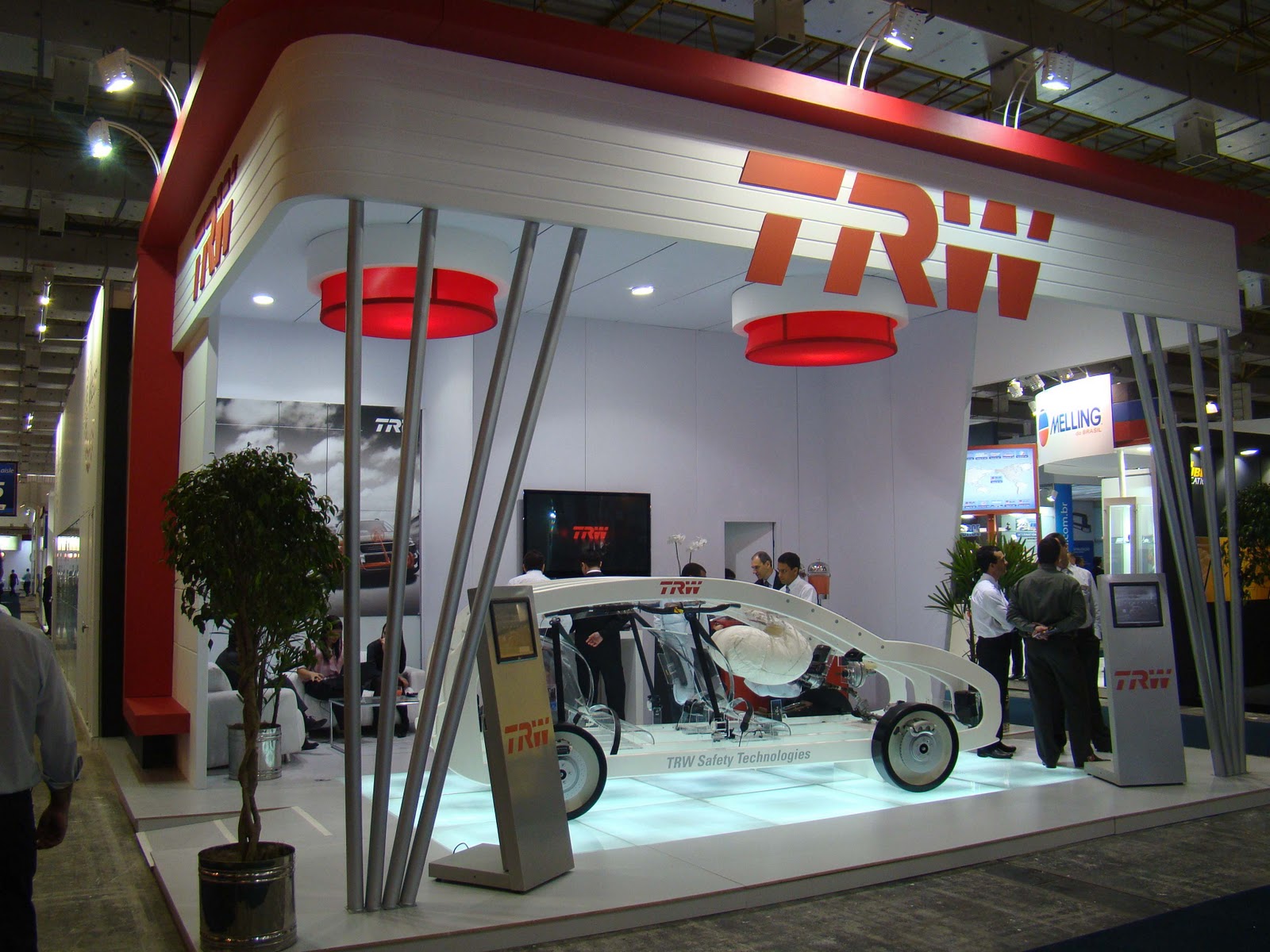 Autos&Máquinas - Roberto Costa: Carro conceito da TRW faz sucesso na ...