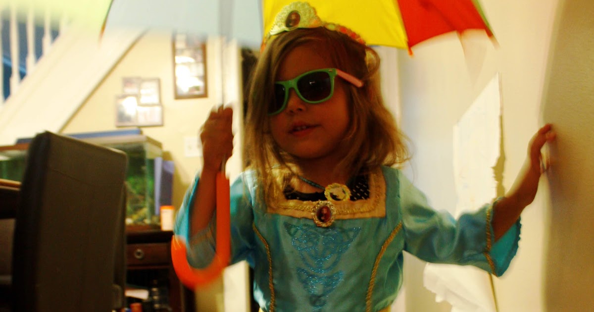 Going Mamarazzi: Random dress-up pics and a penguin