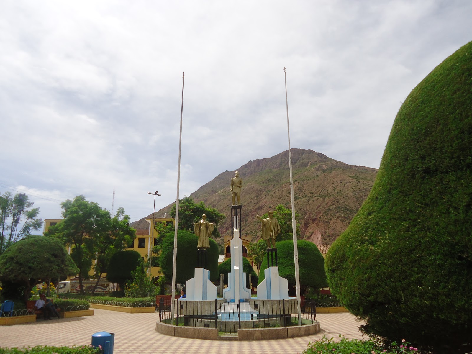 O L F A A C: PLAZA PRINCIPAL DE LA PROVINCIA DE CANGALLO