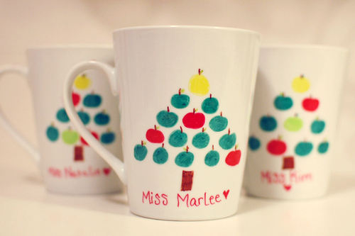 a champagne dream: DIY Christmas Mugs