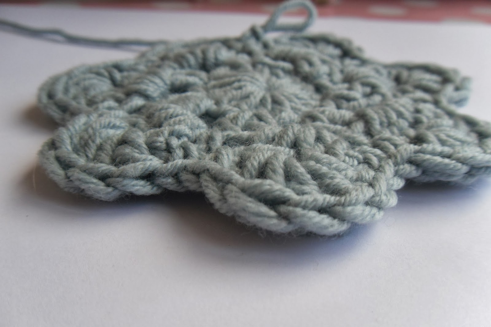 My Crazy Mad World: Fabulous Flat Crochet Flowers...Tutorial...