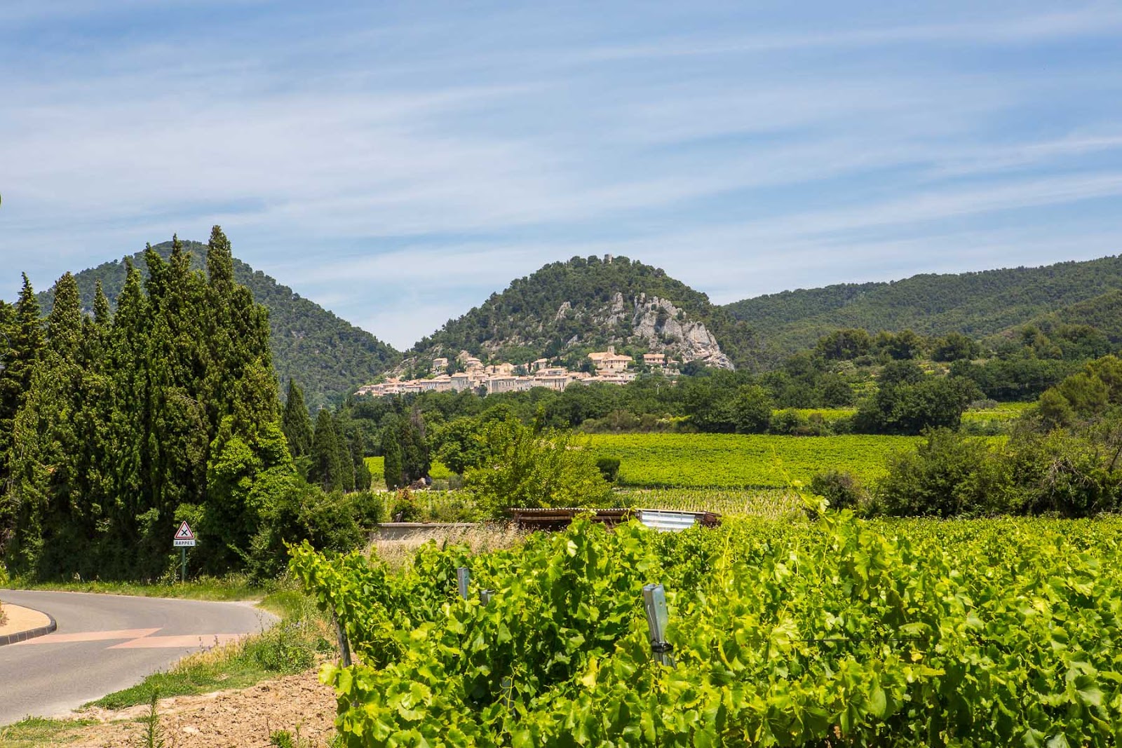 Découvrir la France en photos: 52 - SEGURET. (Vaucluse -84)
