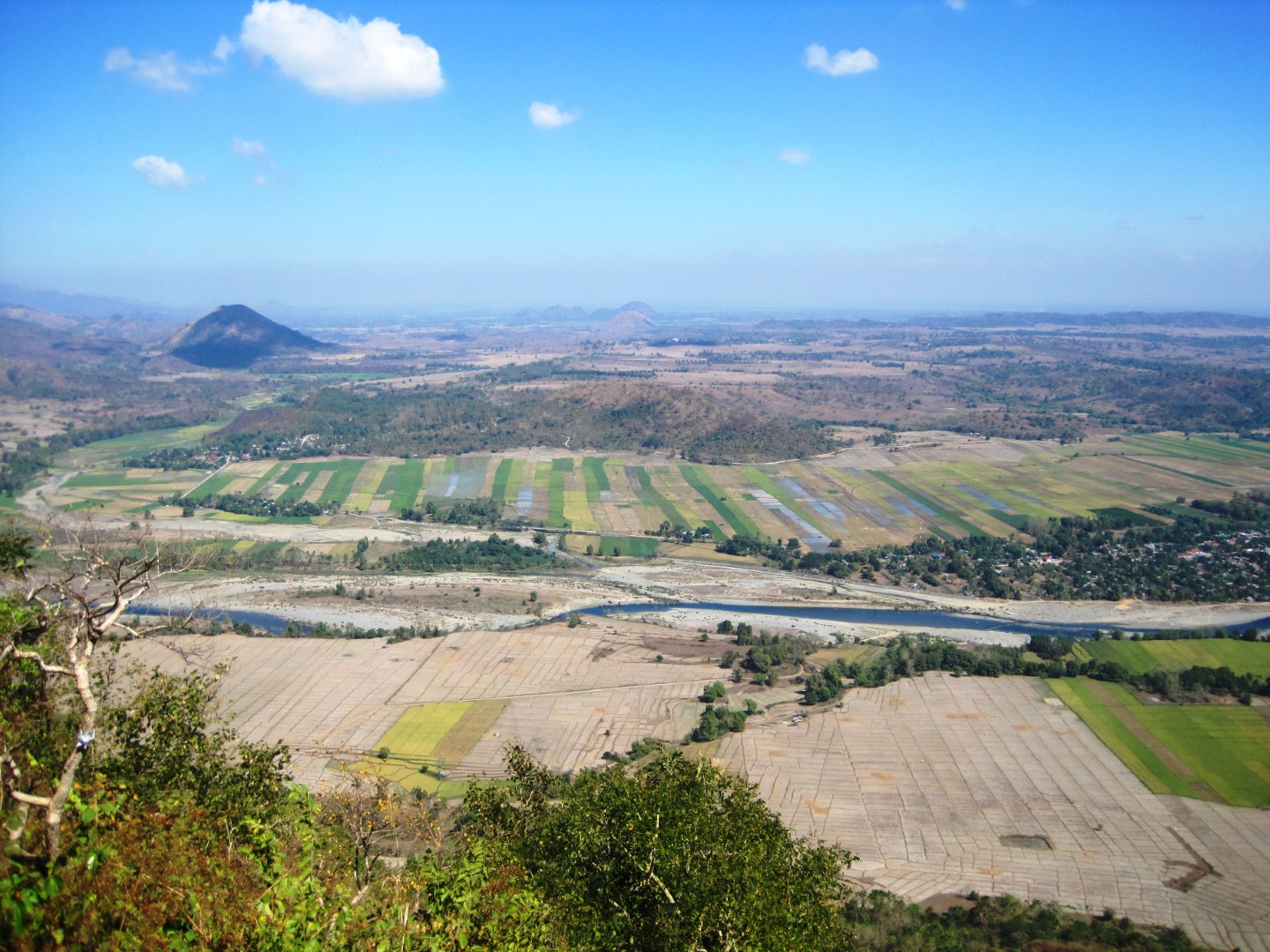 Hiking in Tarlac : Tangisan-Bungkol Baka & Kawayan {San Jose Circuit}