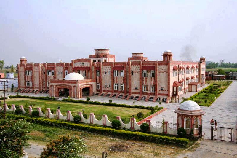 AHMADIYYA MOSQUE: Jamia Ahmadiyya - Qadian, India