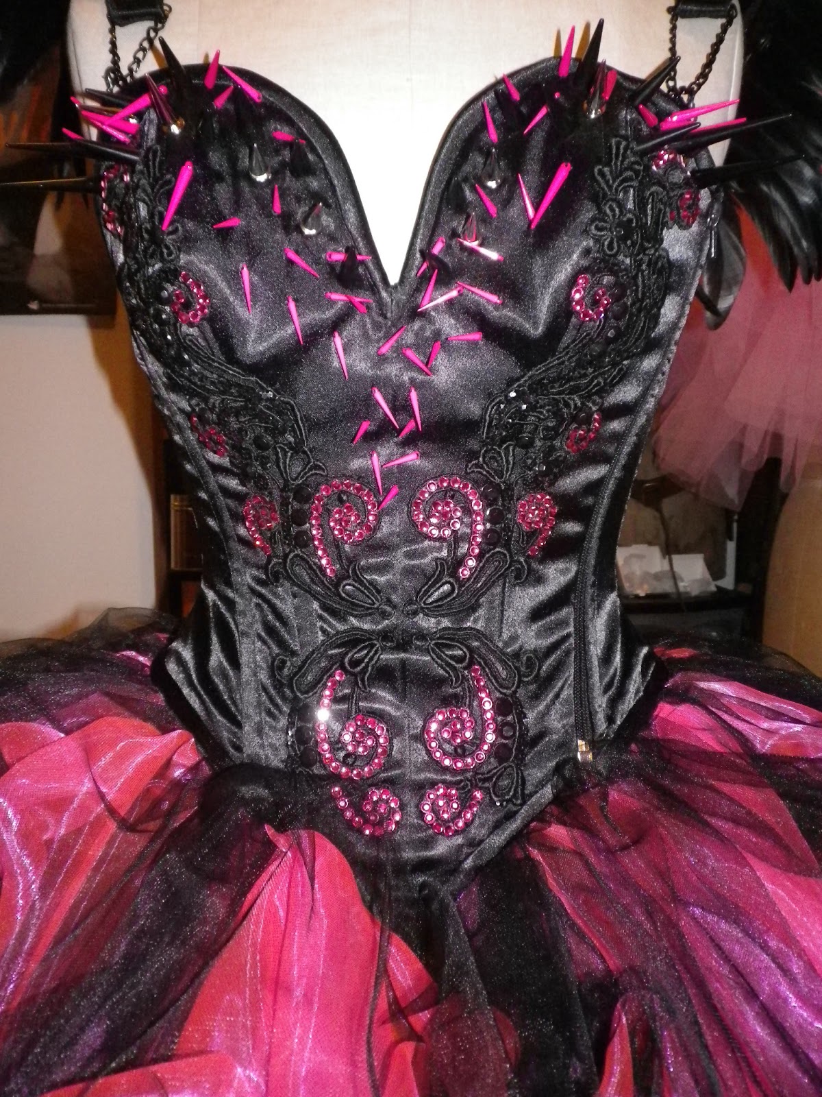 Chrissie Nicholson-Wild - Corset makers diary: Gypsy wedding dress part 2