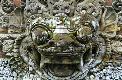 OLHANDO DA JANELA DO TREM: ILHA DE BALI / INDONÉSIA