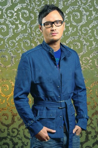 Man Central: John Estrada: In Casual Wear