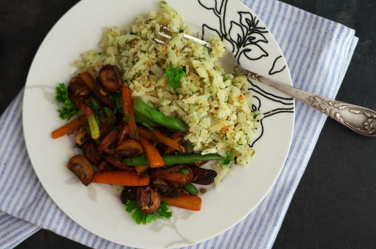 TOIT & PILT: Värsked porgandid, seened, aeduba ja lillkapsas pannil