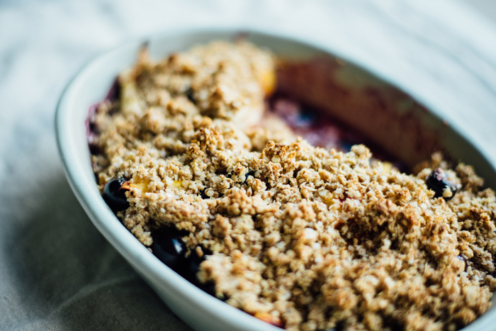 FLOURLESS ANYTHING CRUMBLE | CaseyLeigh/The Wiegands | Bloglovin’