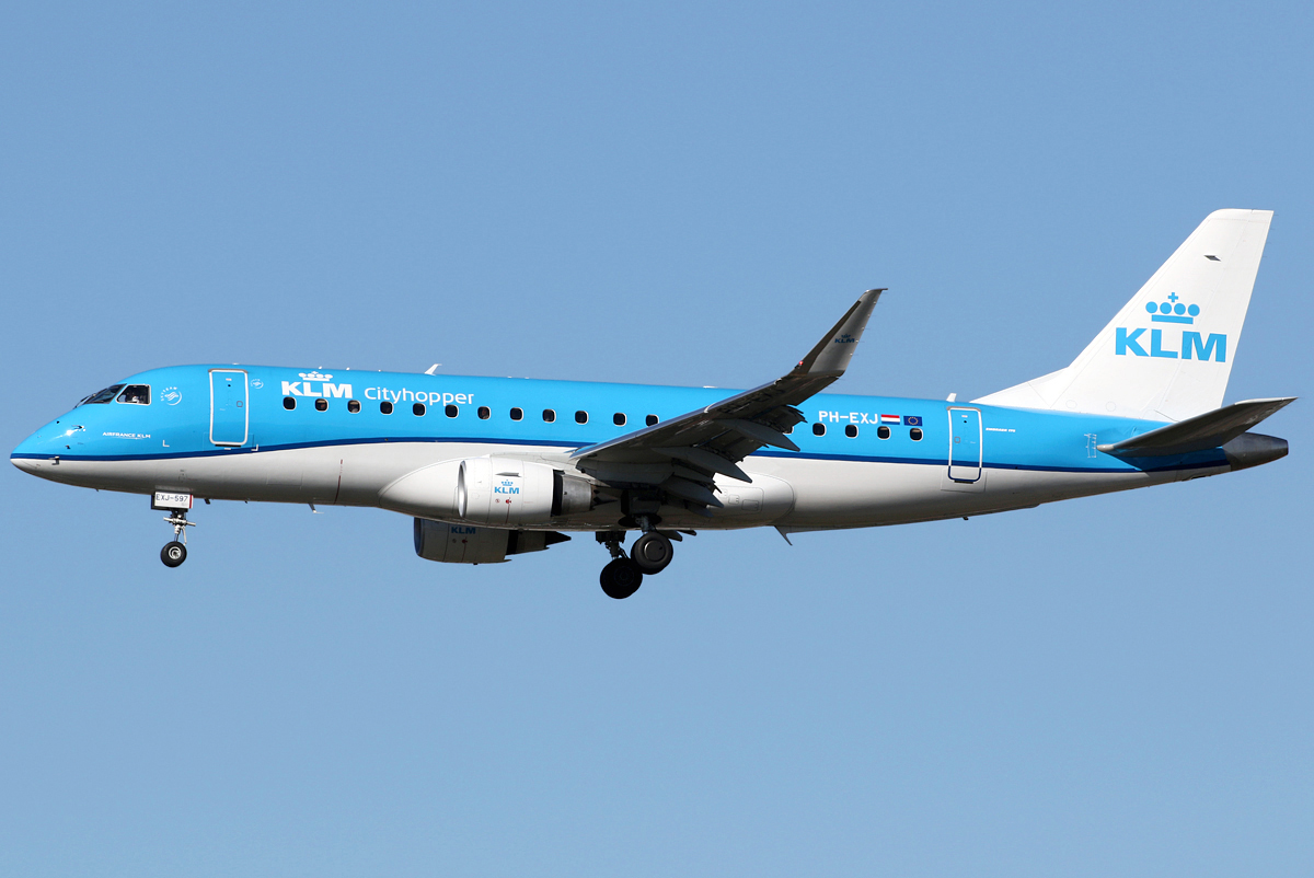 WORLD AIRCRAFT IMAGES by Terry Wade: PH-EXJ E75L KLC EGLL (London ...