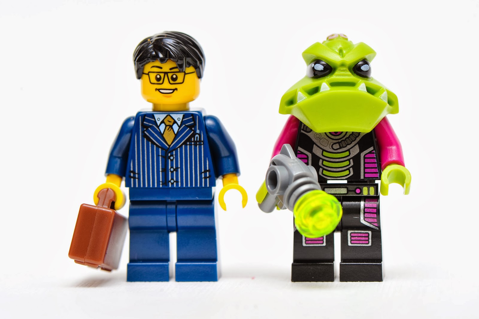 The Lego King: Lego Alien Conquest Alien Defender, Tripod Invader, UFO ...