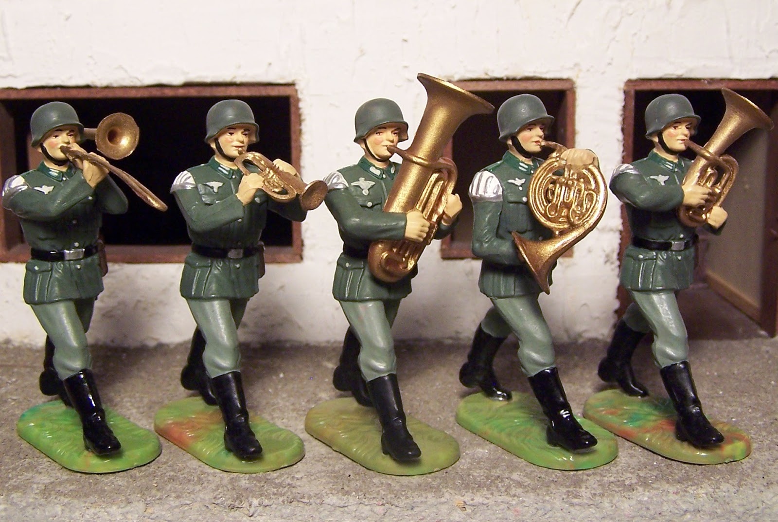 WWII Plastic Toy Soldiers: Elastolin - Toy Soldiers