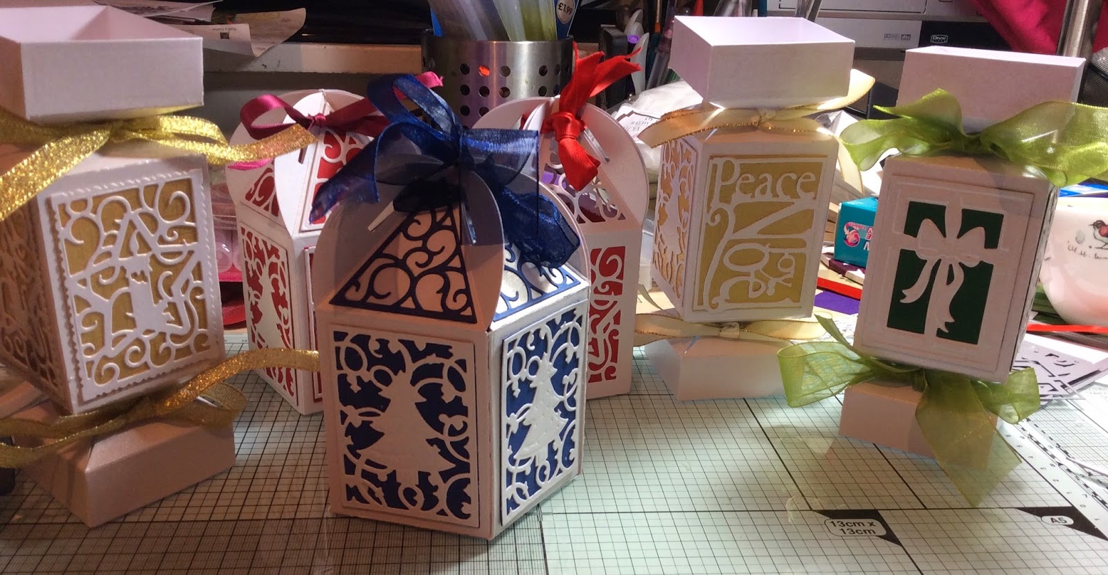 Trace N Paper: Christmas Crackers!