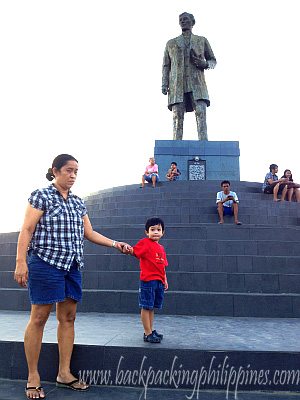 Backpacking Philippines: The Largest Jose Rizal Monument in Calamba, Laguna