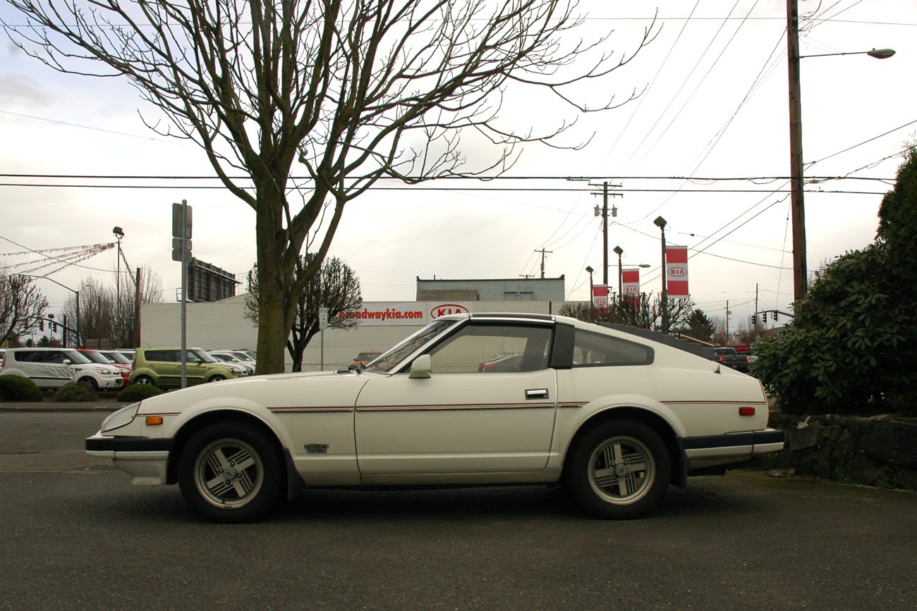 OLD PARKED CARS.: 1982 Datsun/Nissan 280ZX Turbo.