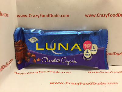 Crazy Food Dude: Review: LUNA Chocolate Cupcake Bar