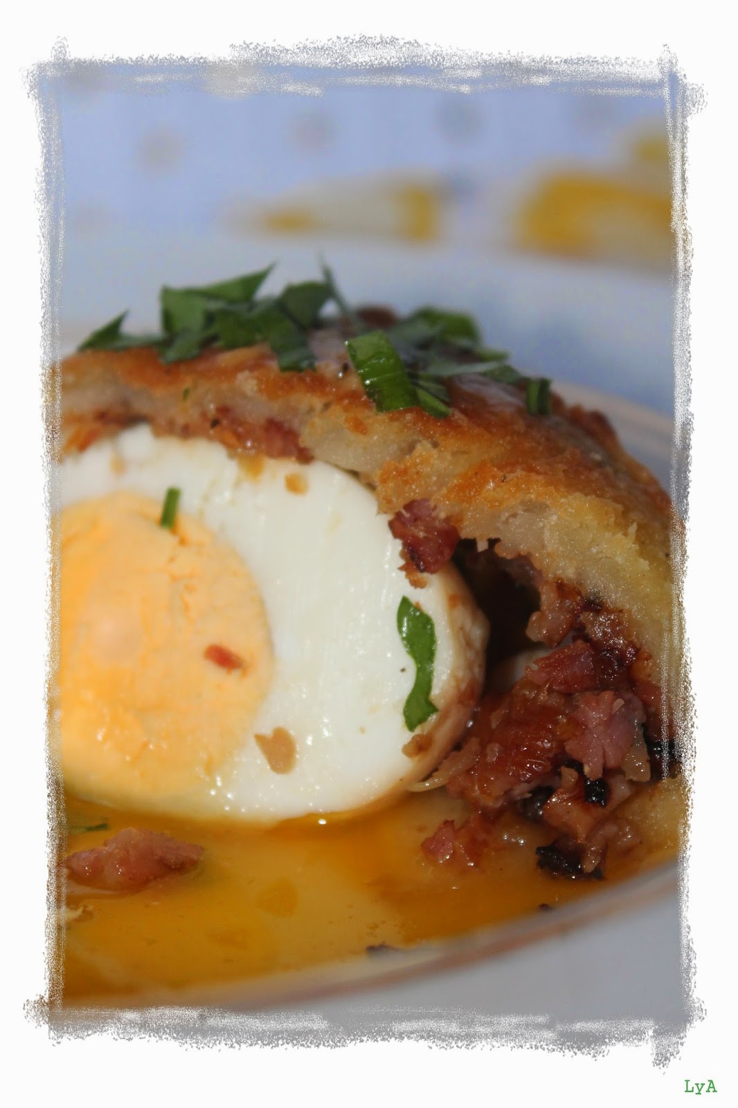 Scotch eggs tuneados... o huevos con bacon envueltos con salsa de ...