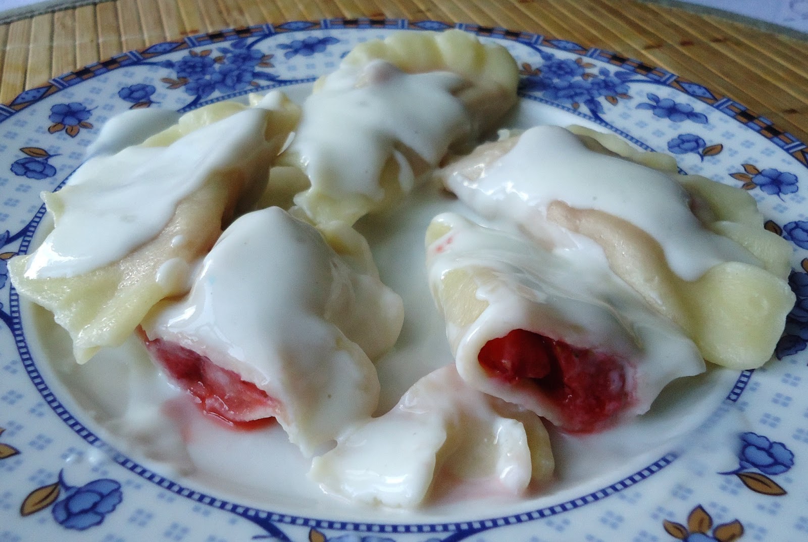 Domogród: Pierogi z truskawkami sprawdzony przepis