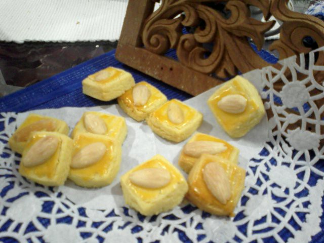 SurayaMSyed: Biskut Badam