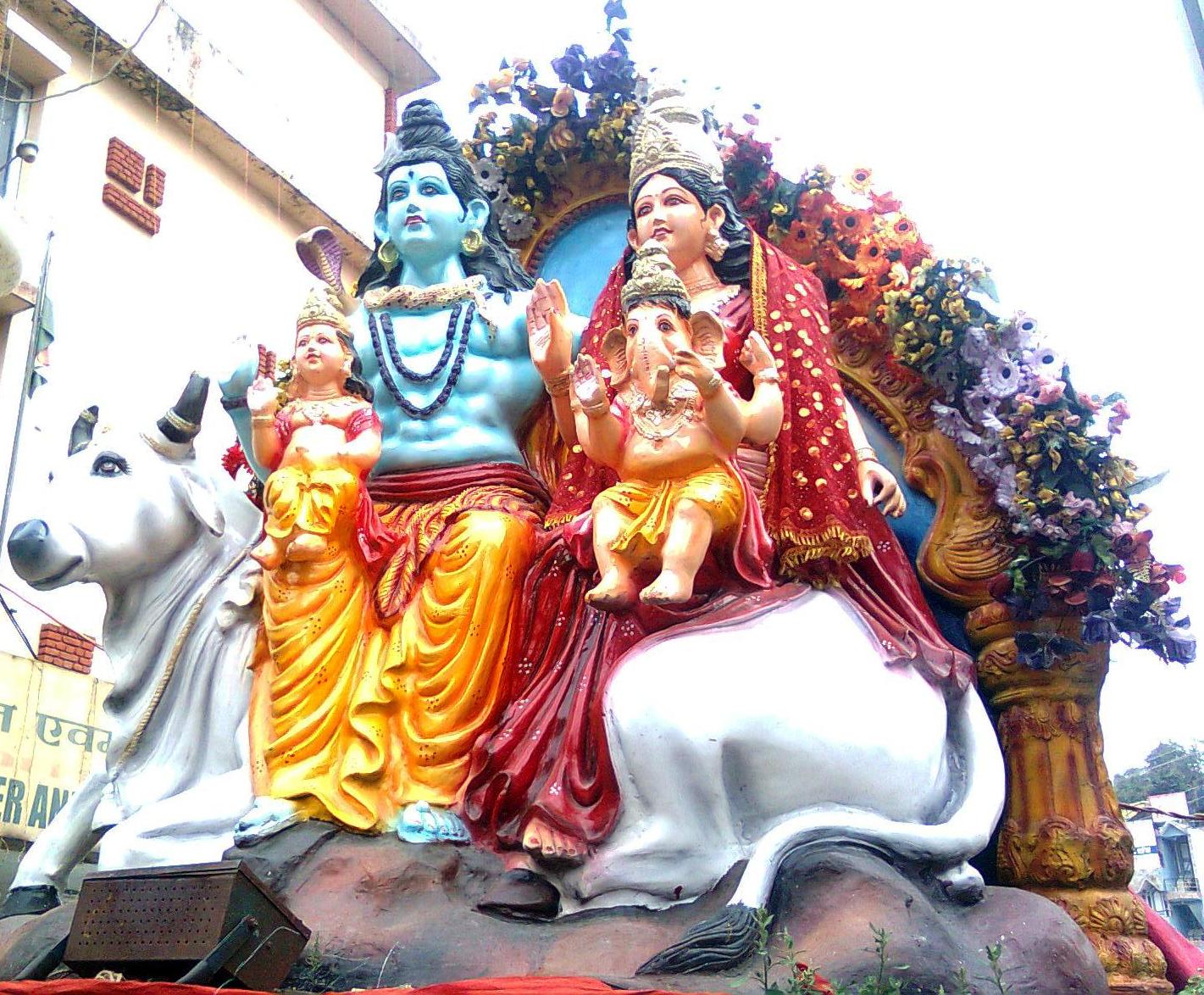 MY SOLAN: The Famous Thoda Dance - Shoolini Fair2011 [ Day-II 25-6-2011]