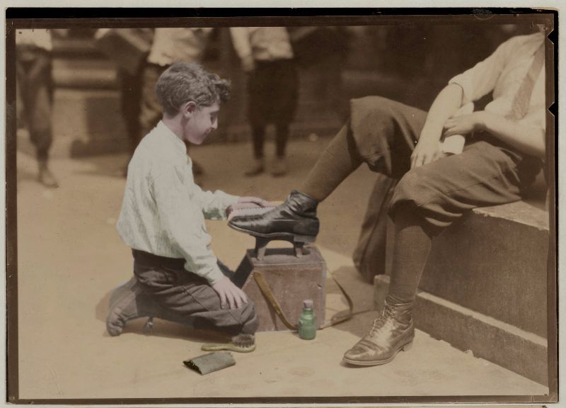 26 Incredible Colorized Photos That Show Daily Life of Laborers in the ...