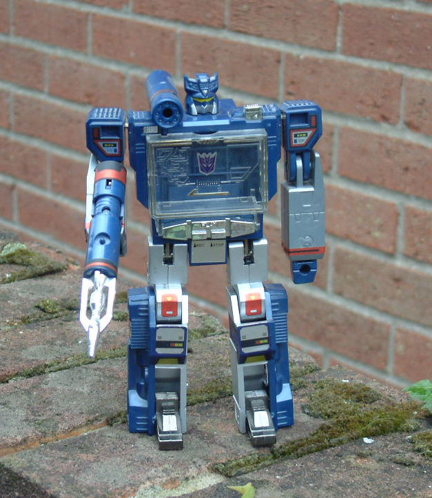 THE TRANSFORMERS: Commemorative Edition G1 Soundwave
