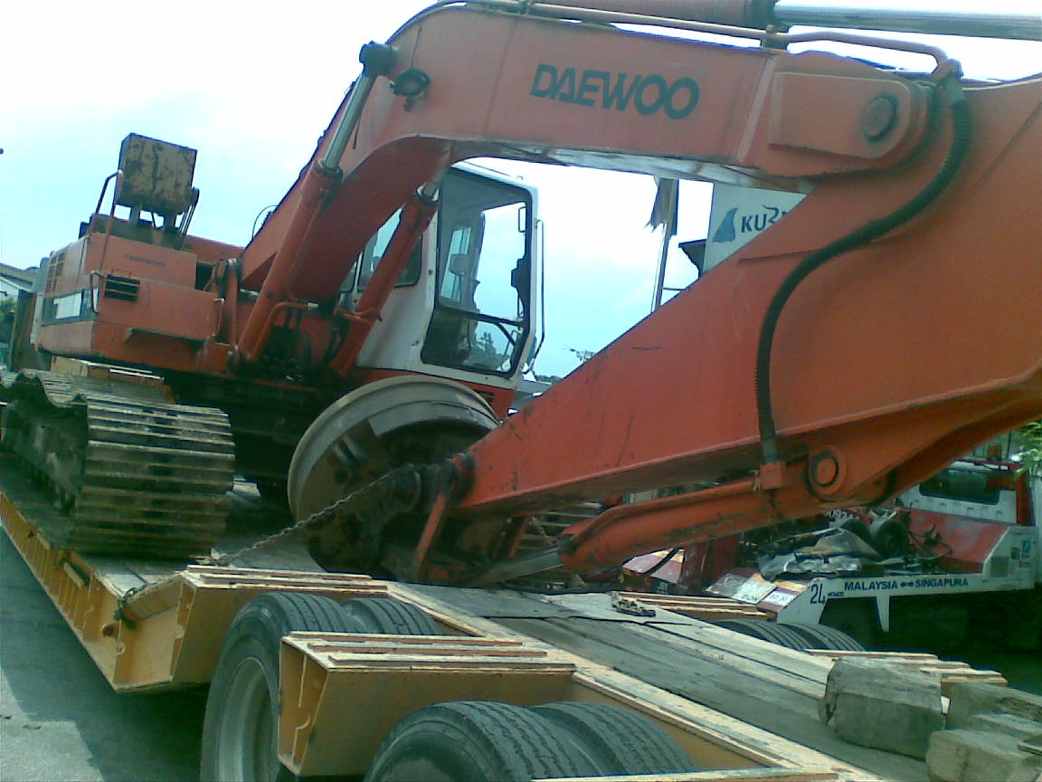 Construction Equipment: Used Daewoo 280LC -3 Excavator C/W Magnet