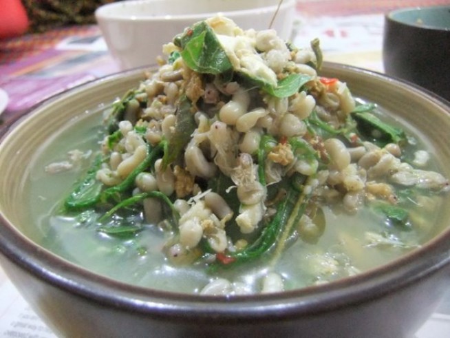 Food in Northeast Thailand: ANT EGG CURRY ~ VAGAYBOND