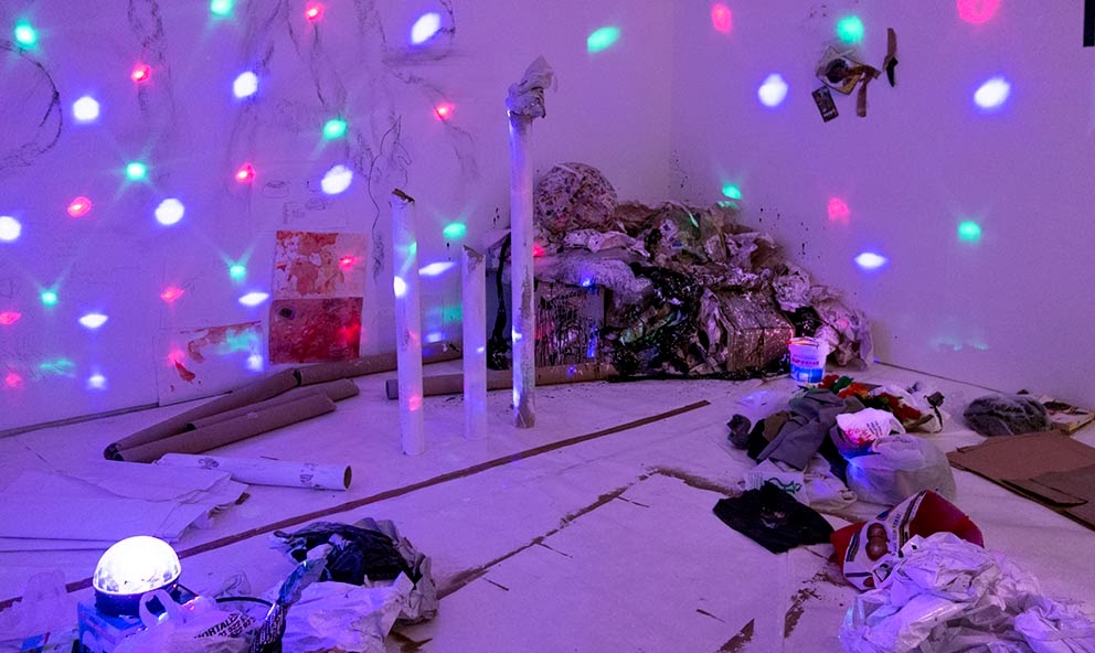 Luz y artes: Tracey Rose y los restos de sus perfomances