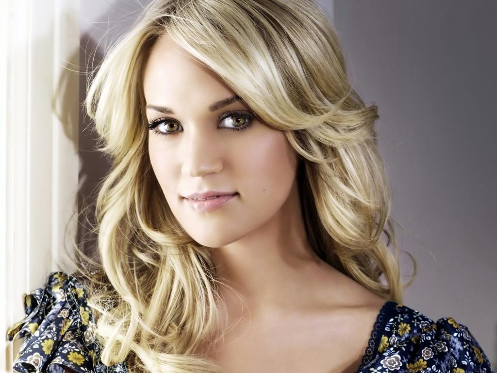 Hit Pictures: Carrie Underwood in Hot Poses