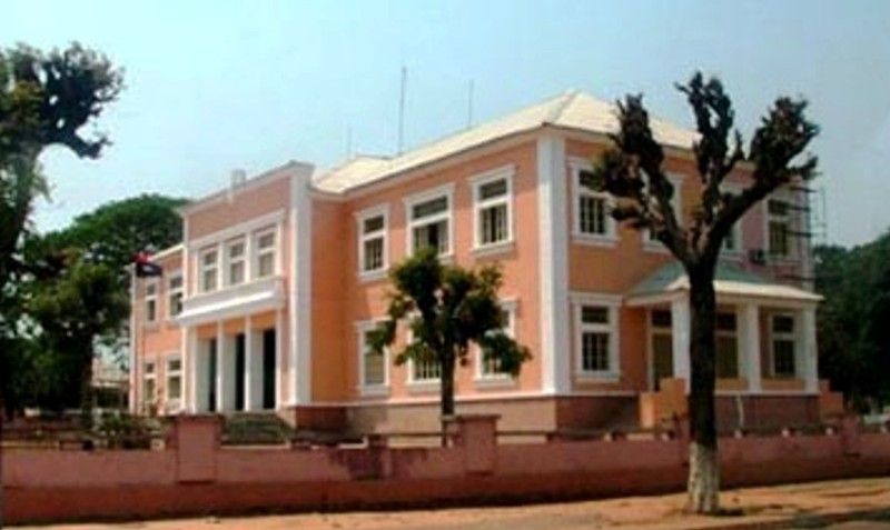 OS ÚLTIMOS NO LESTE - A RETIRADA DE ANGOLA - 1975: A HISTÓRIA DA CIDADE ...