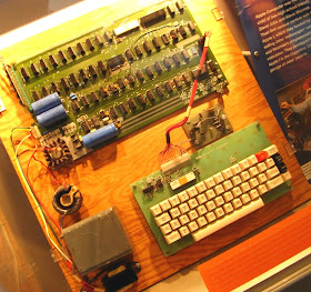 Retromobe - retro mobile phones and other gadgets: Apple I (1976)