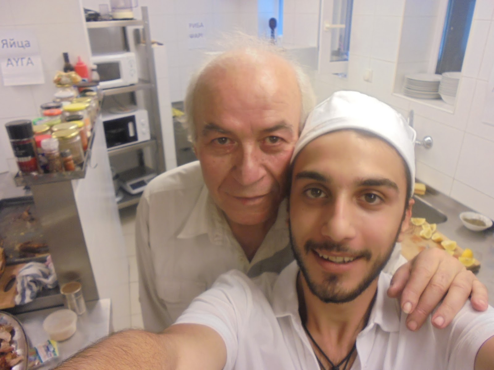 ANGELIKI`S GREEK TAVERNA. BG: ΕΛΛΗΝΙΚΟ ΤΡΑΠΕΖΙ ΜΕ ΚΑΛΟΥΣ ΦΙΛΟΥΣ ΤΟ ΜΑΚΗ ...