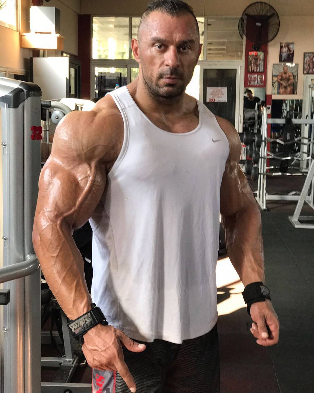 Muscle Lover: Turkish-Cypriot bodybuilder Murat Senyigit (2)