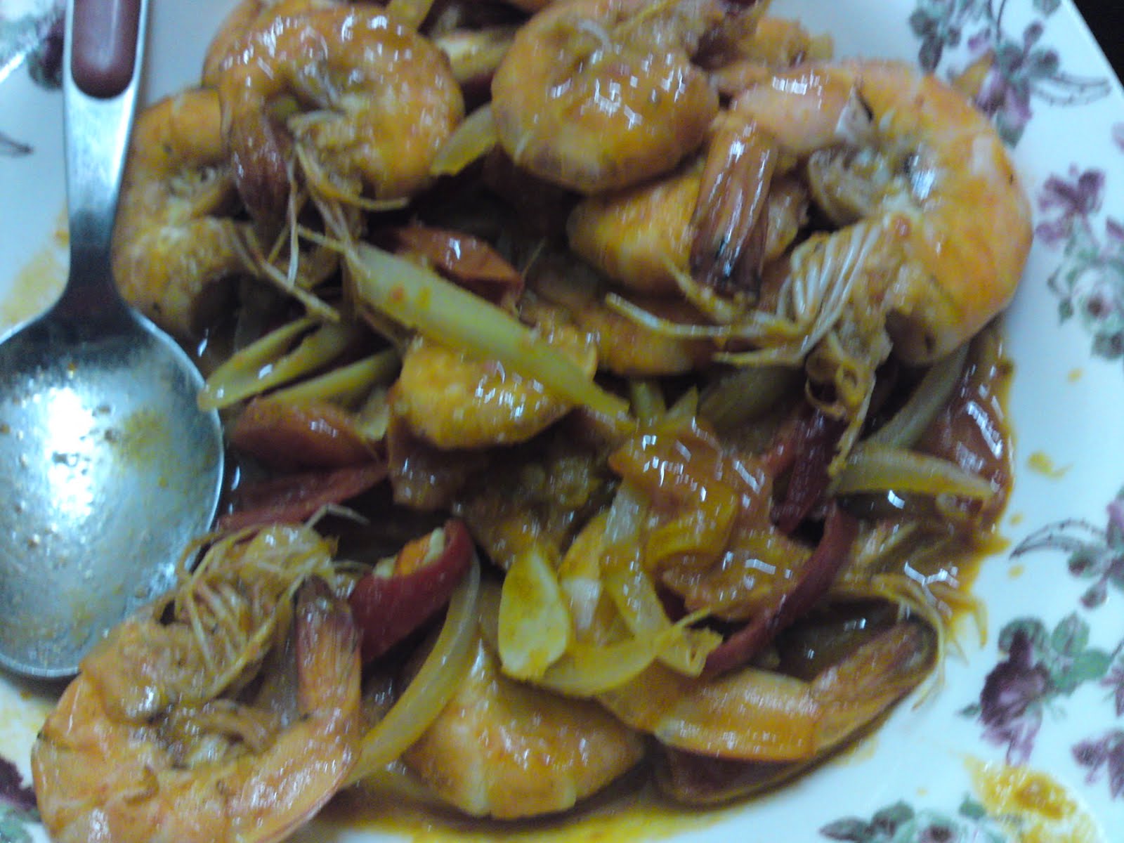 DARI DAPUR ORANG KAMPUNG: UDANG MASAK SERAI, TELUR KICAP DAN PECHEL SAYUR